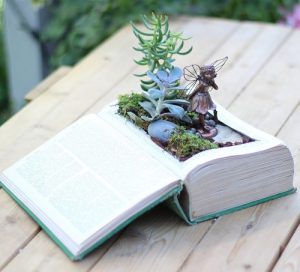 6 DIY Book Planter Ideas - Hello Lidy