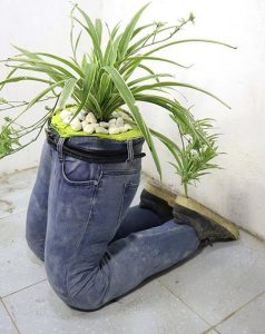 8 Creative DIY Jeans Planter Ideas - Hello Lidy