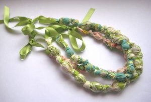 10 DIY Fabric Covered Bead Necklace ideas - Hello Lidy