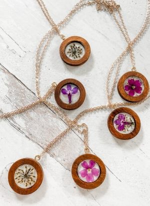 8 DIY Pressed Flower Jewelry Design Ideas - Hello Lidy
