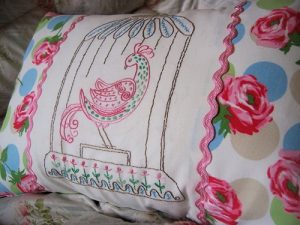 9 Embroidery Pillow Free Patterns - Hello Lidy