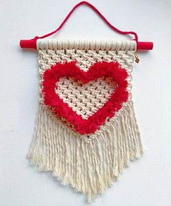 9 Macrame Heart Shaped Wall Hanging Free Patterns - Hello Lidy