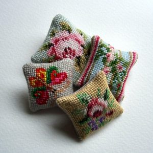 5 Mini Pillow Embroidery Free Patterns - Hello Lidy