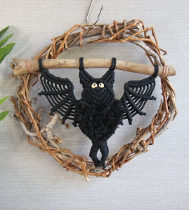 7 Macrame Bat Wall Hanging Free Patterns - Hello Lidy