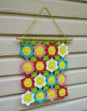 9 Crochet Flower Wall Hanging Free Patterns - Hello Lidy